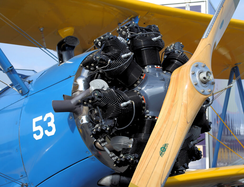 Boeing Stearman PT-17 Kaydet - Doppeldecker mit Sternmotor