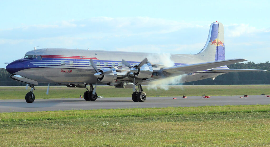 Douglas DC-6 - viermotoriges Verkehrsflugzeug der USA von 1946