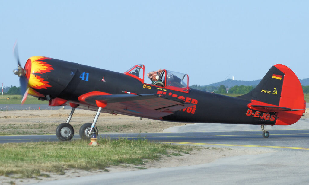 Jakowlew Jak 50 - von den sowjetischen Kunstflugmannschaften