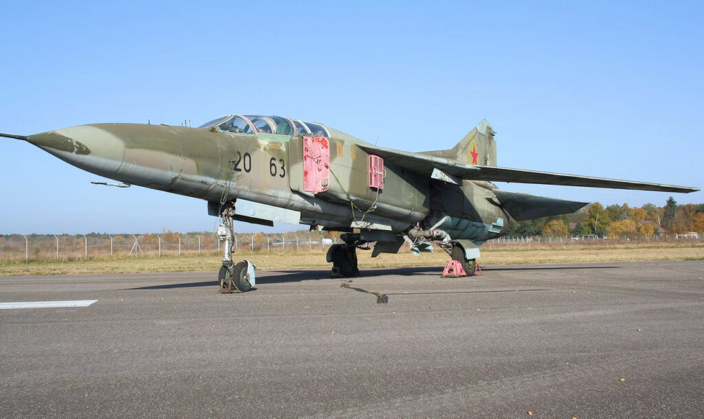 MiG-23 UB - doppelsitzige Trainerversion des Jagdflugzeugs