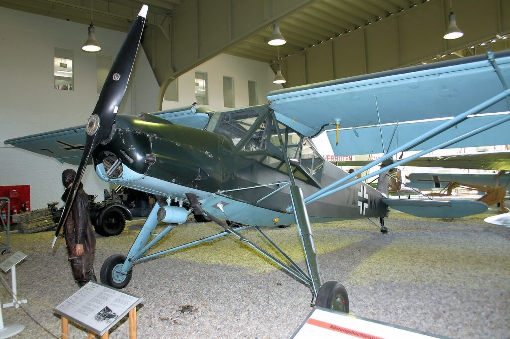 Fieseler Fi 156 C Storch - Flugzeug mit Kurzstarteigenschaften