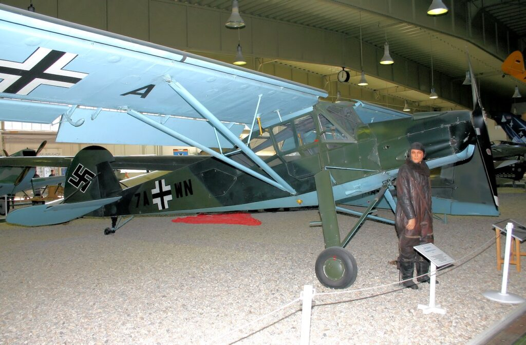 Fieseler Fi 156 C Storch - Flugzeug mit Kurzstarteigenschaften