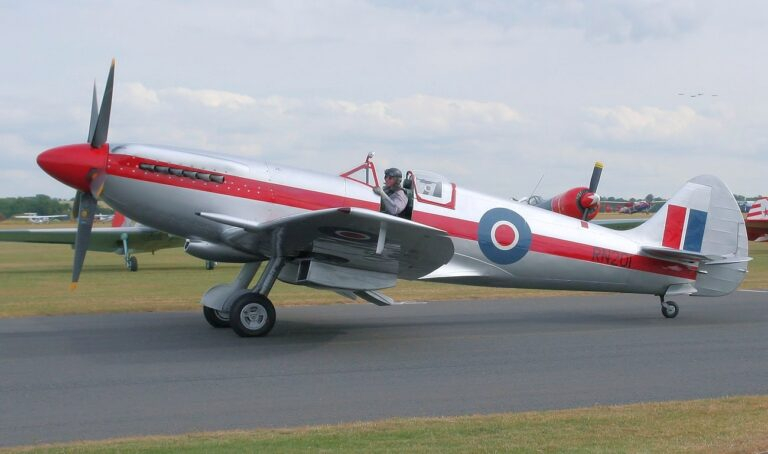 Supermarine Spitfire Mk.XIV - Jagdflugzeug - Luftfahrtlexikon