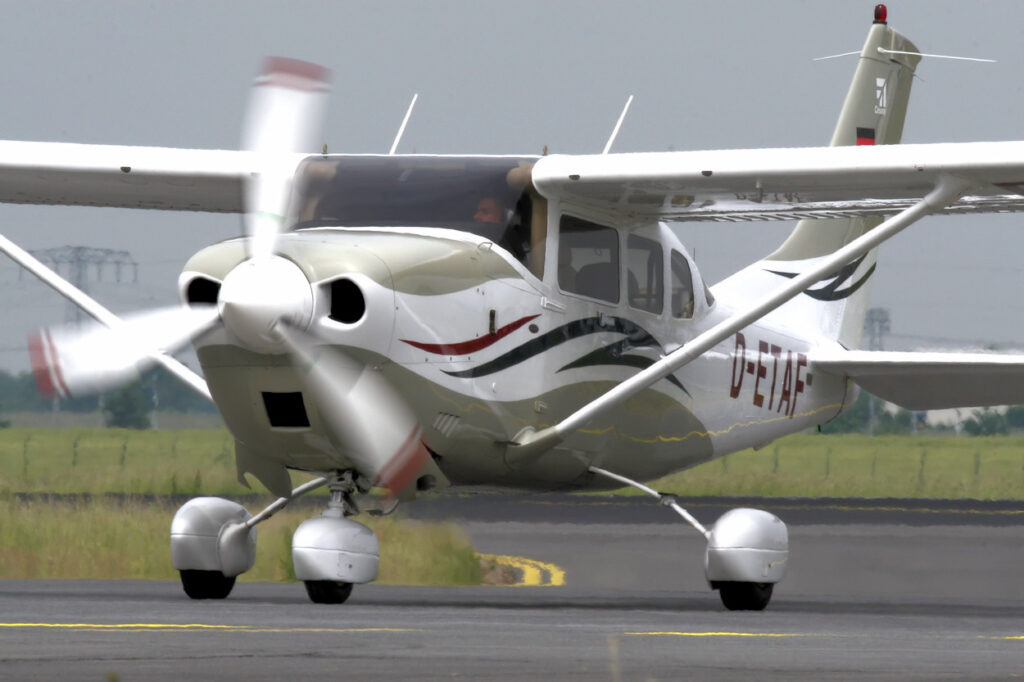 Cessna 206 Stationair - Leichtflugzeug mit Thielert Centurion 4.0