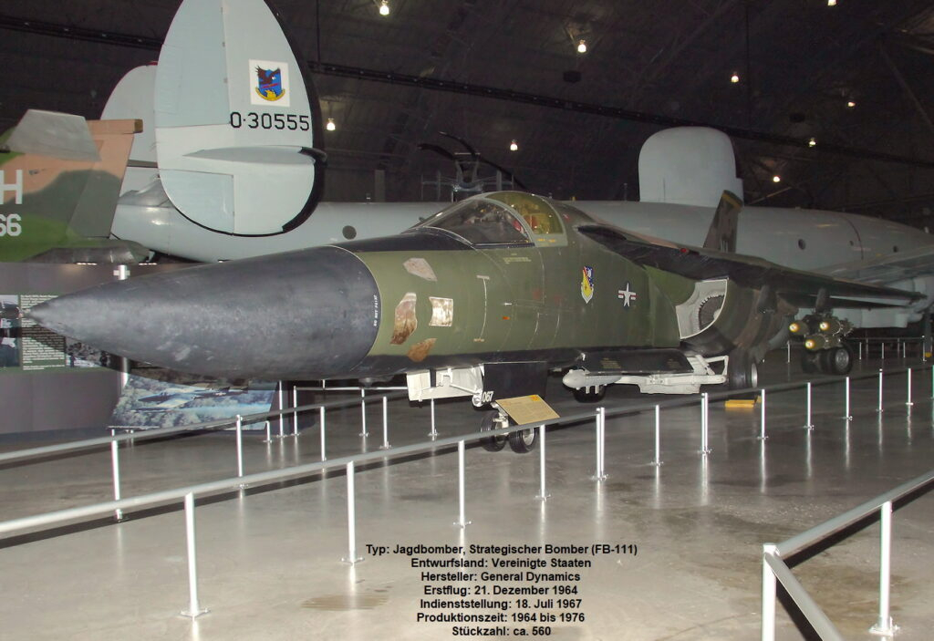 General Dynamics F-111A Aardvark - Flugzeug mit Schwenkflügel