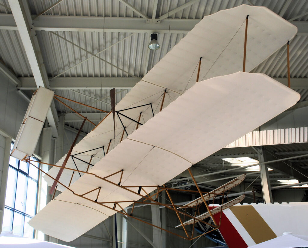 Wright Flyer - von den Brüdern Wright hergestelltes Motorflugzeug